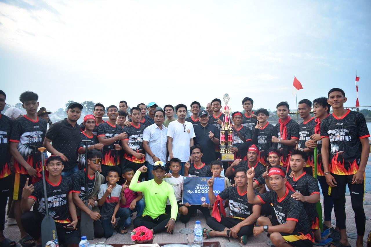 Lomba Pacu Perahu Tradisional dan Ketek Hias Kota Jambi 2025 - Dinas ...